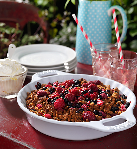 Annas smulpaj med hallon och blåbär